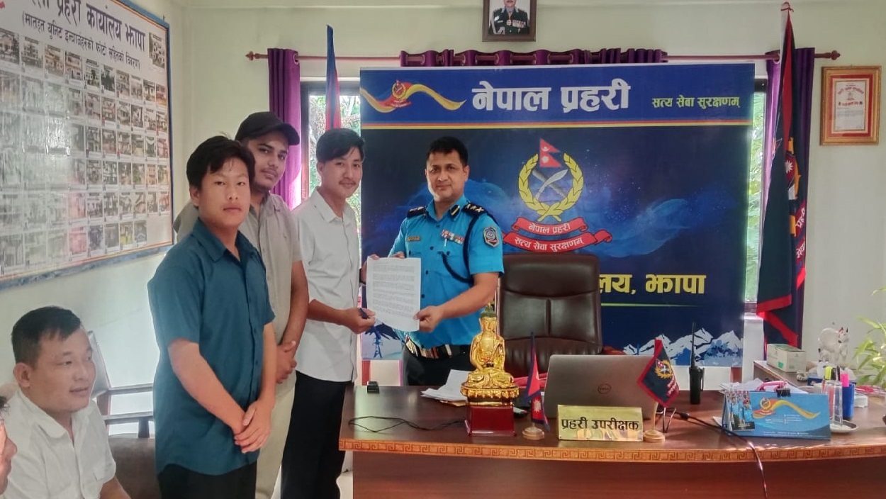 विद्यालयमा जंक फूड प्रतिबन्ध गराउन लागि पर्दै विप्लव नेतृत्वको नेकपाका ...
